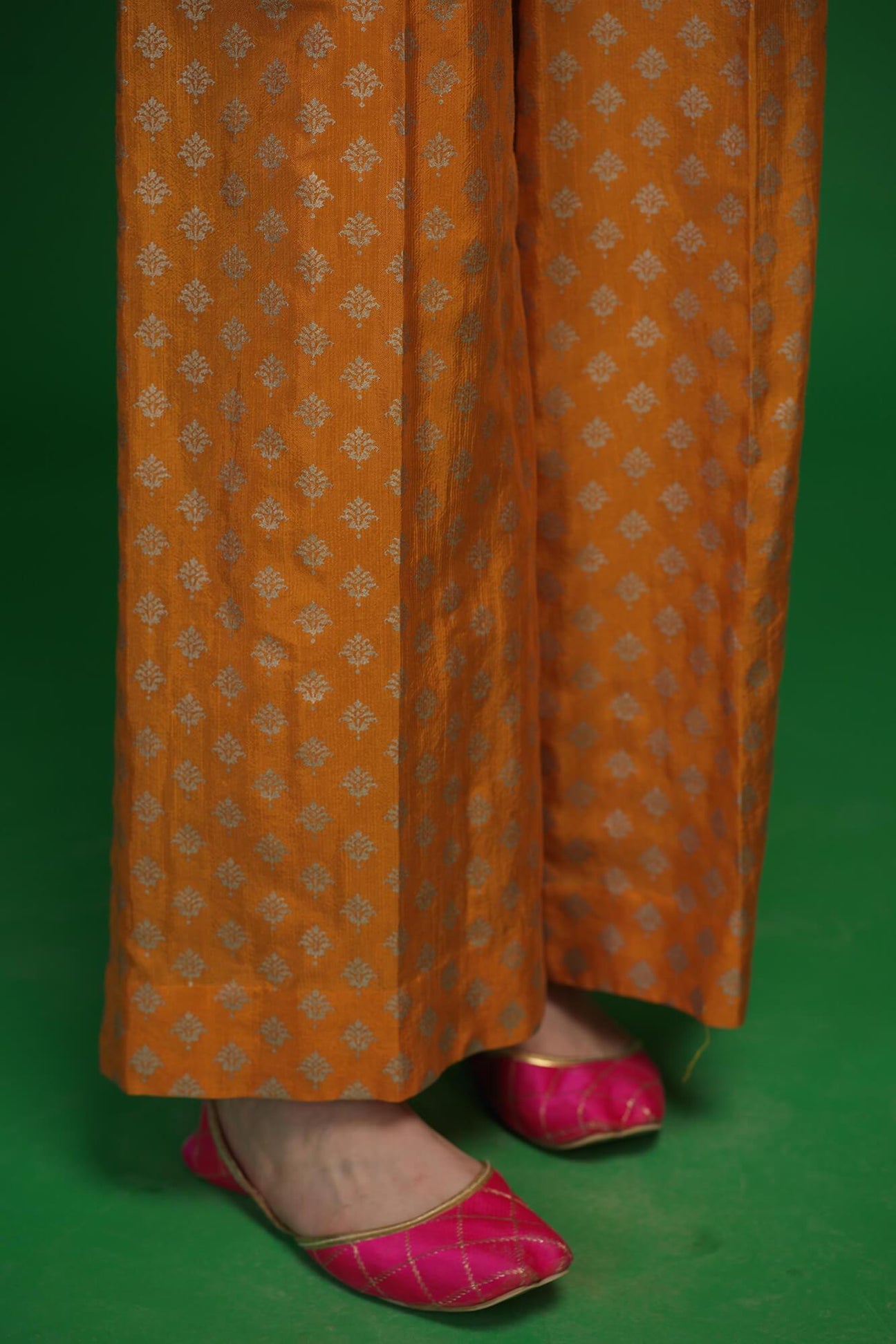 Noorain (Three Piece) – Zaaviay Global